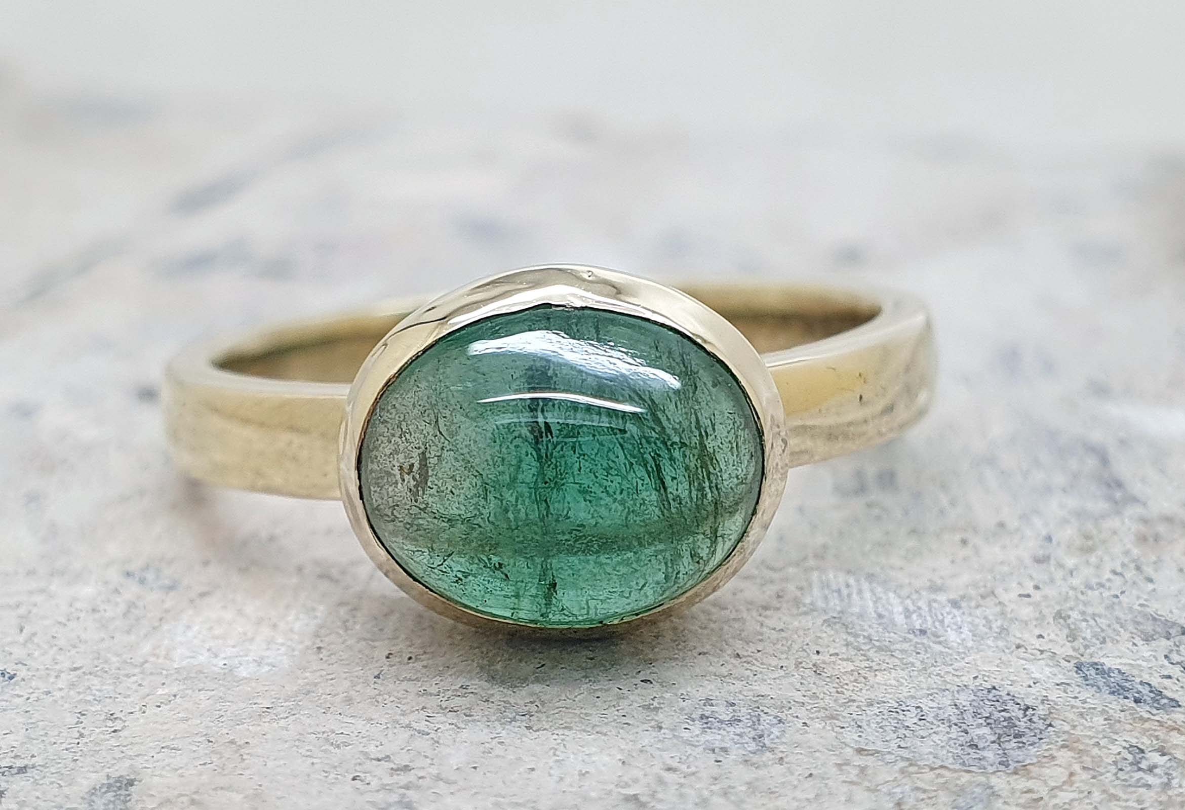 groene ovalen toermalijn ring – Gert Hovius goudsmeden